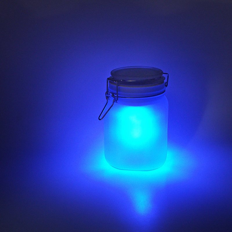 Sun Jar : Solar powered garden light in a mason jar.