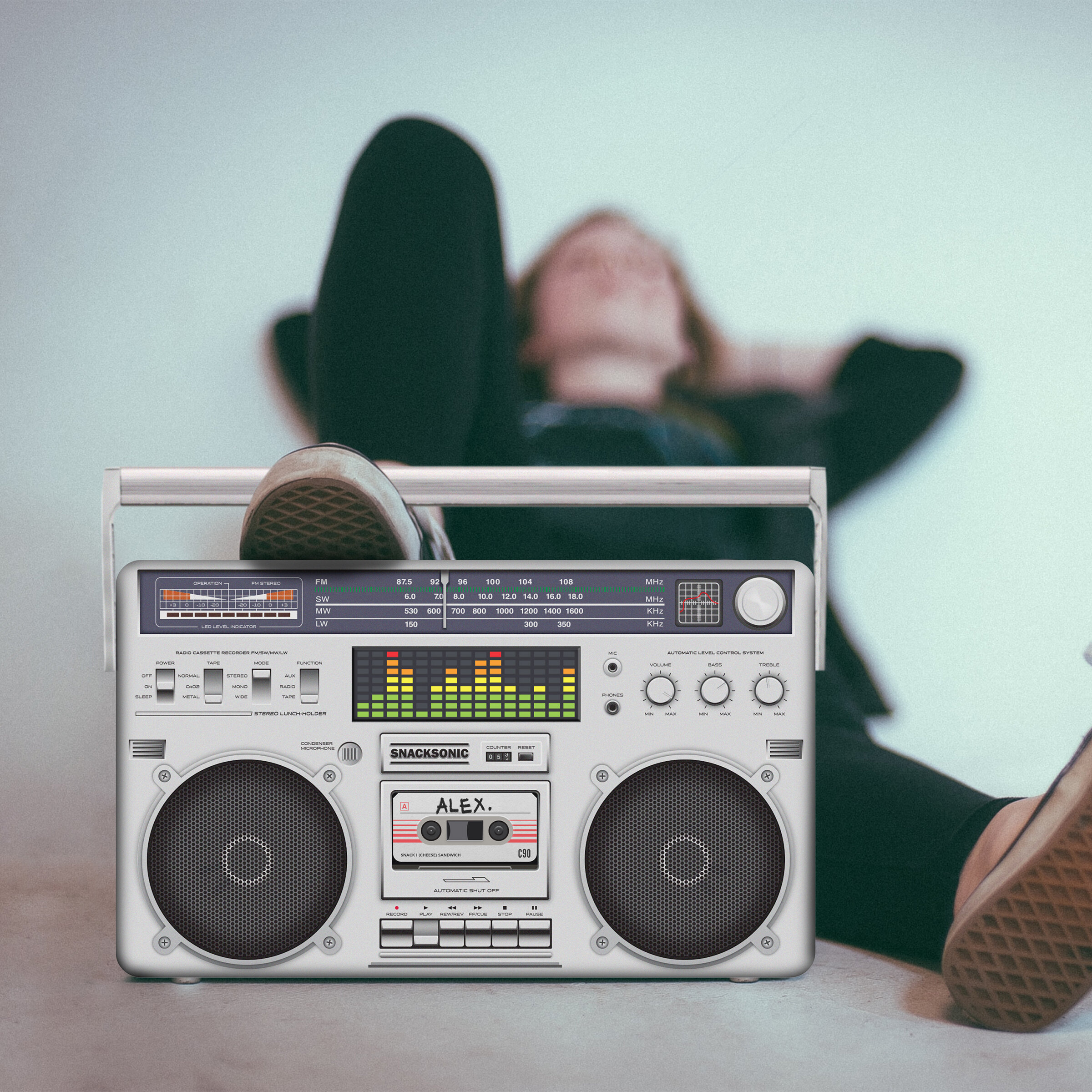 Boombox Lunch Box : Carry your snacks in a retro ghetto blaster.