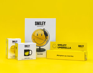 Cordless Smiley Lightbulb : Rechargeable nightlight with a smile.