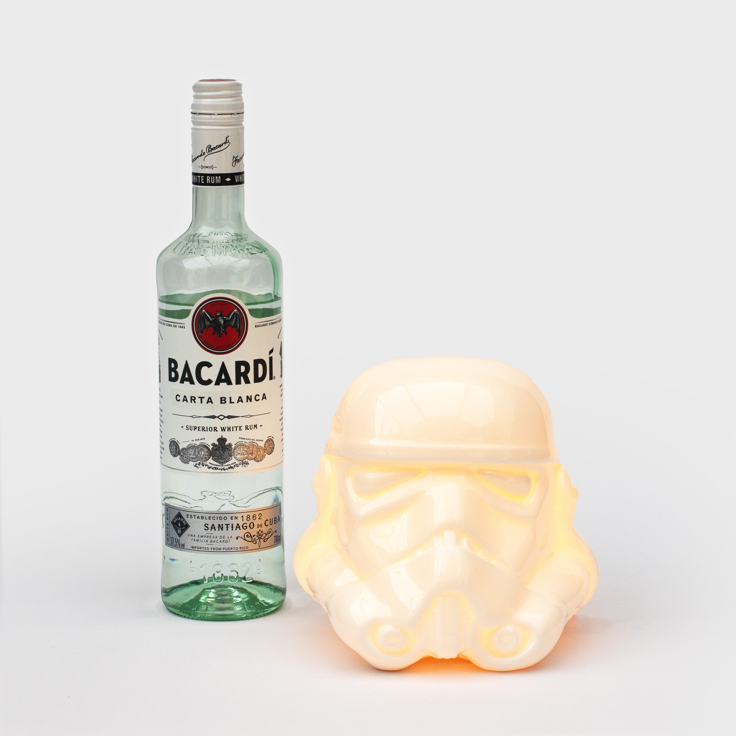 Stormtrooper Helmet Lamp : The iconic character as a ceramic lamp.